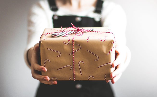 Domine a arte (complicada) de bem oferecer presentes - Saber Viver